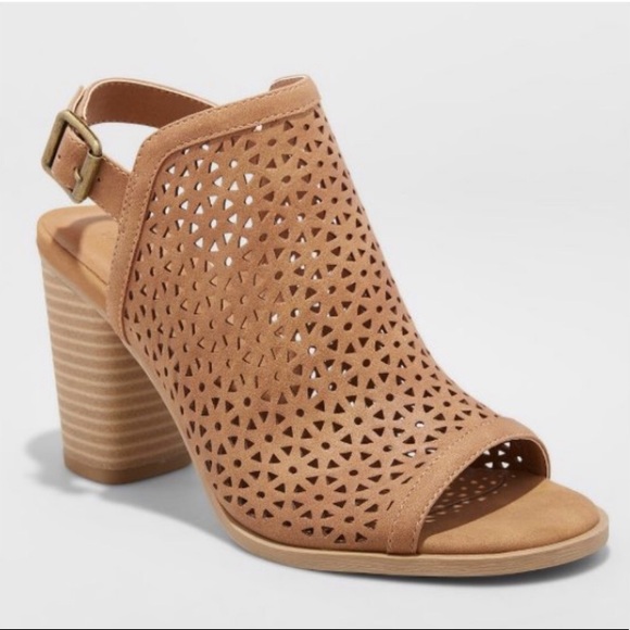 Universal Thread | Shoes | Universal Thread Cutout Slingback Pumps Nwt ...